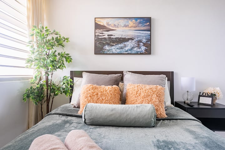 Lakeview Condo With Office & Parking - San Juan