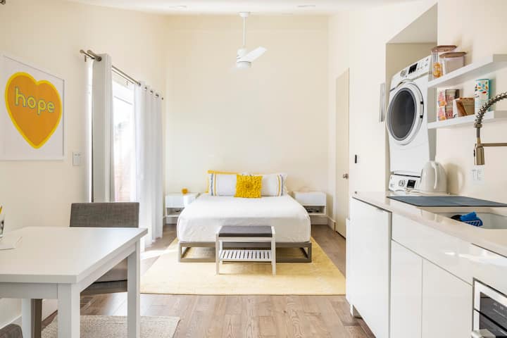 Remodeled Suite With Laundry And Private Access - Denver, CO