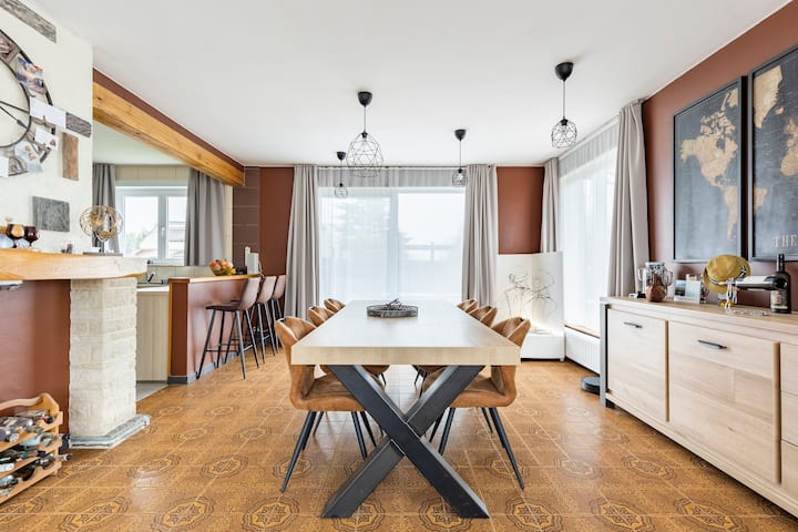 "La  Casa Pour Cinq" - Namen