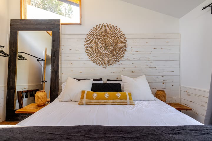 Cathedral Rock Romance • Sedona Couples Retreat - Sedona, AZ