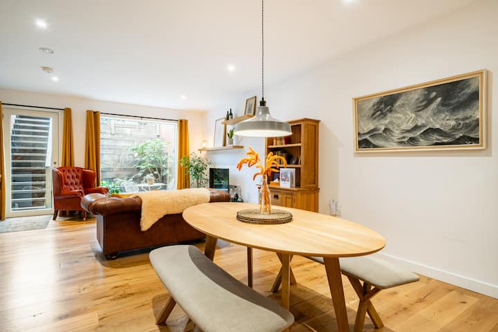 Gorgeous Self-contained Studio In Hertfordshire - Chesham United Football Club