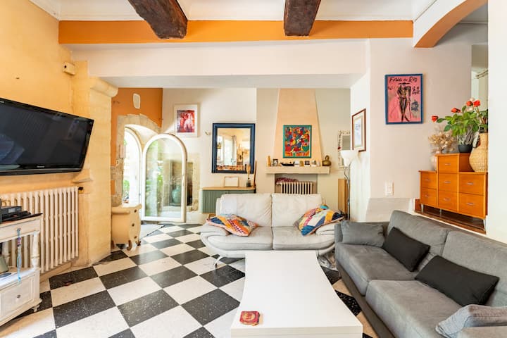 Maison  De Ville Piéton Avec Jardin Très Calme - Arles