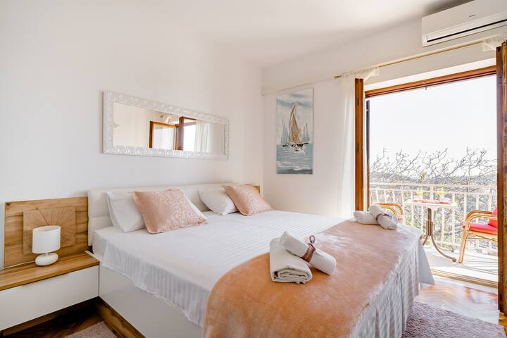 Sunny Bedroom - Dubrovnik