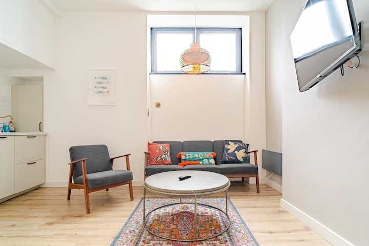 Stunning 2 Bed Apartment, Heart Of The Barbican - Plymouth