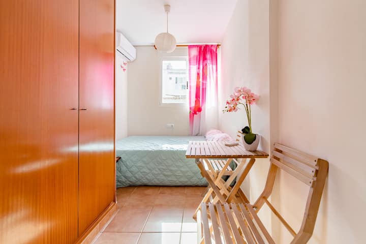 Habitación Muy Luminosa En Valencia Centro - La Torre