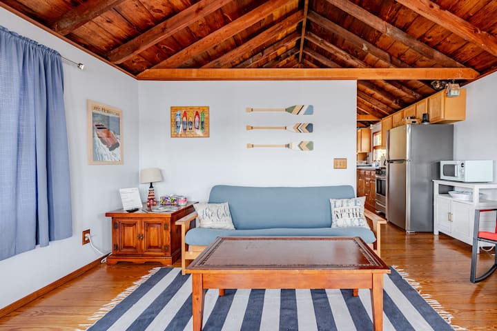 Adorable Lakefront 1 Bd Guest House - Budd Lake, NJ