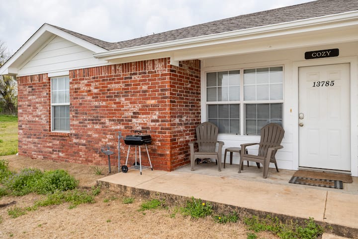 Adorable & Clean 2 Bedroom Duplex - Ada, OK