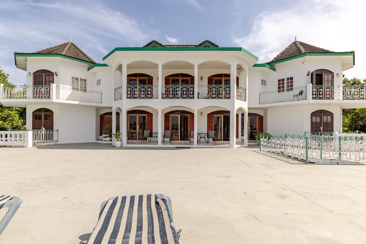 Montego Bay 9bdr Villa Near Airport | Pool & Chef - Montego Bay
