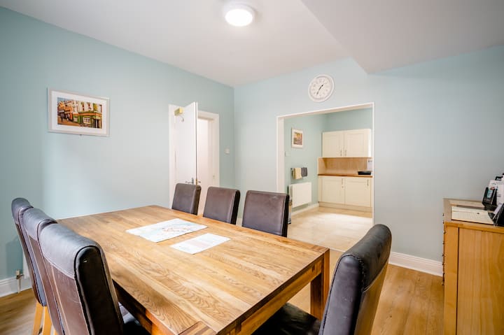 Twin Bedroom In A 9 Bed Guesthouse - Derry