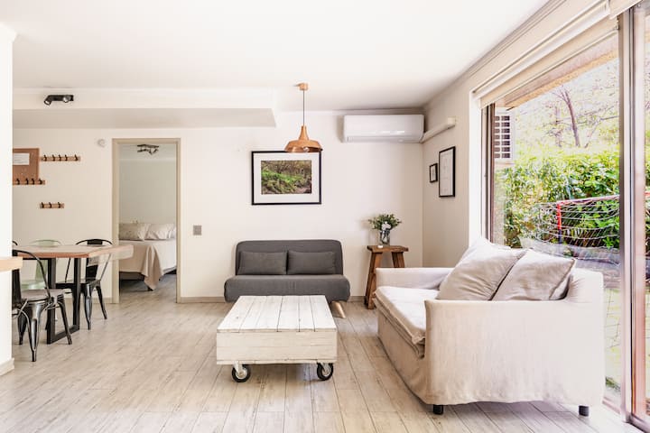 Vista Al Jardín Y Parking. Zona Parque Arauco - Vitacura