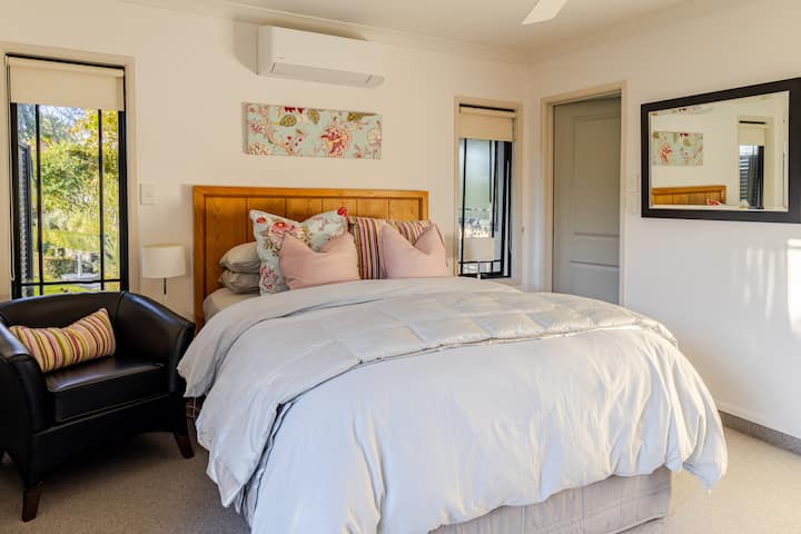 Garden Guest Suite - Clive