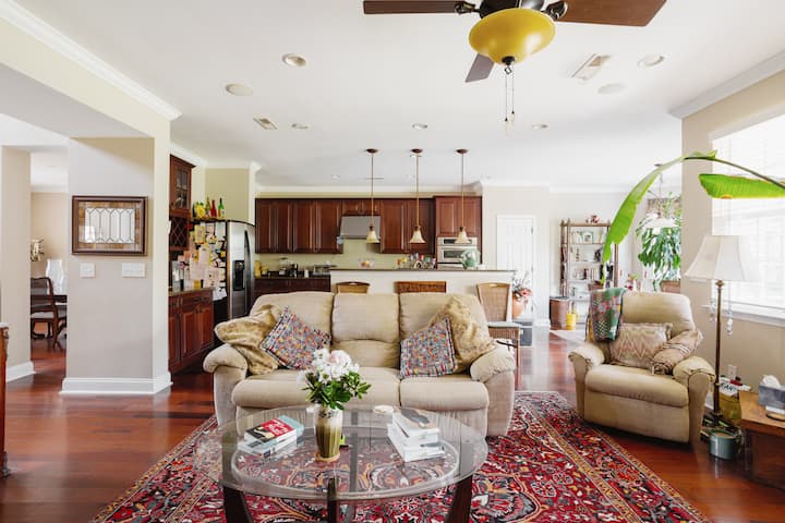 Elegant, Spacious Summerville Home - Summerville, SC