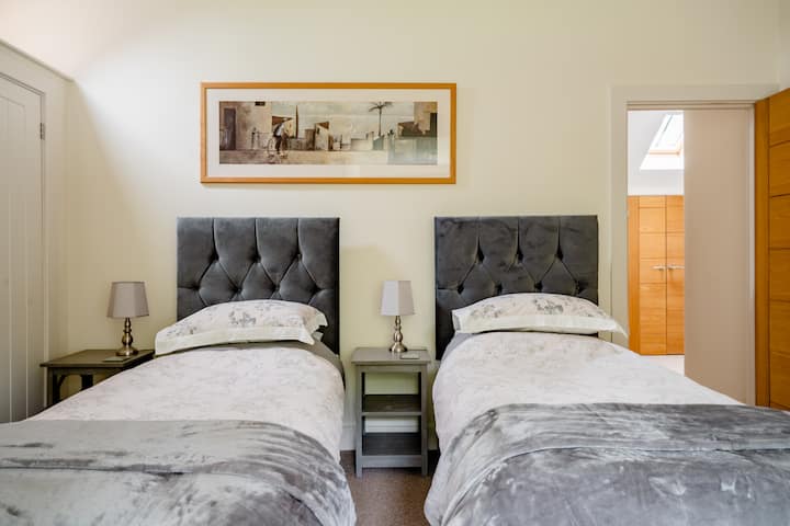 Twin Bedroom - Wallingford