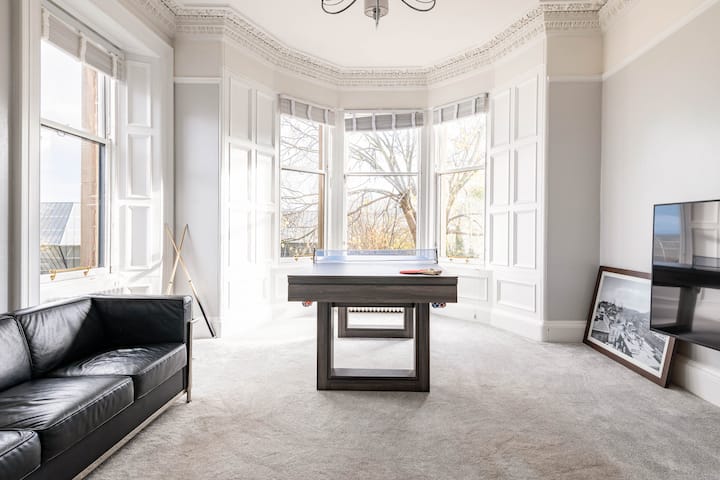 5 Bedroom Apartment With Private Parking - Edinburgh