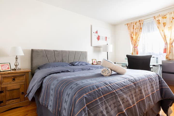 Private Bedroom 2 In Newton - Weston, MA