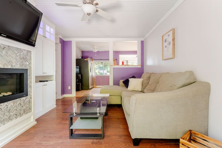 Cheerful 2-bedroom Waterfront Cottage - Brighton