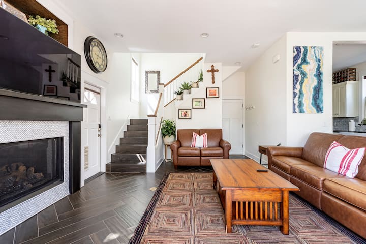 Luxury Living Downtown W/outdoor Kitchen & Hot Tub - Flagstaff, AZ