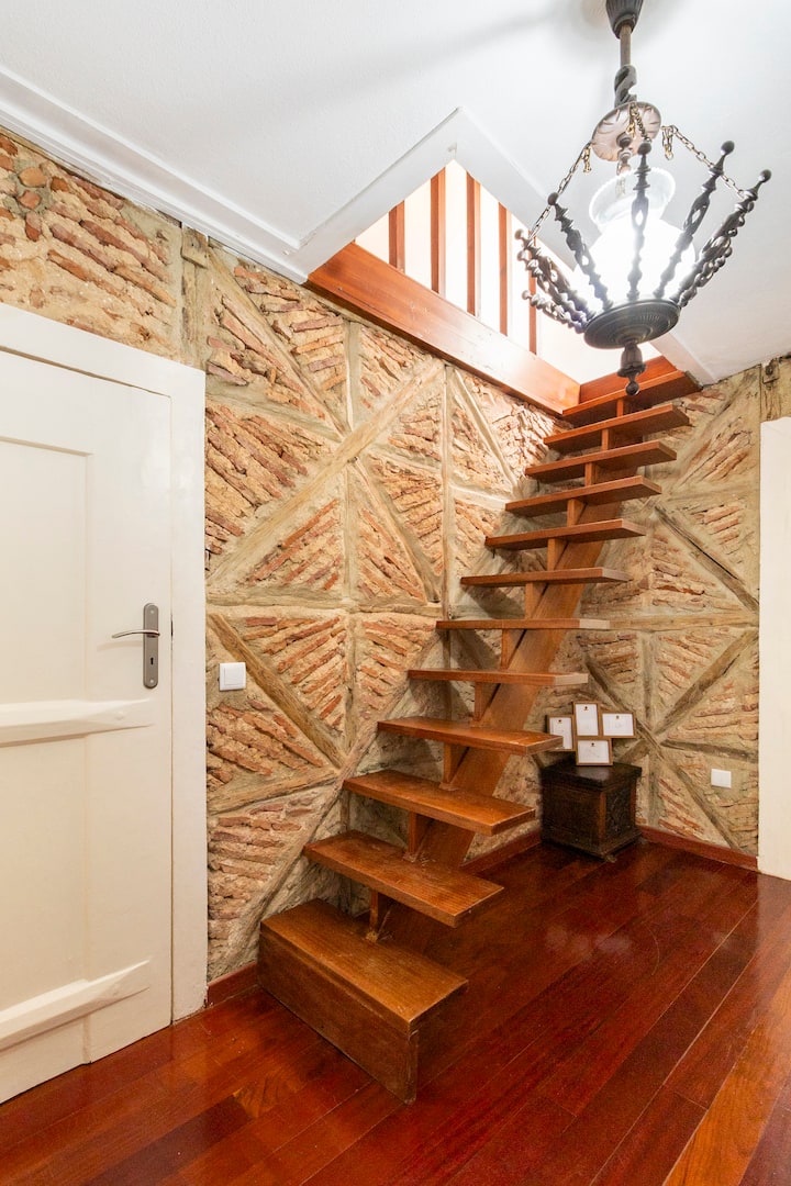 T2 No Largo De Santa Marinha, N° 21 - 2º Esquerdo - Lisbon