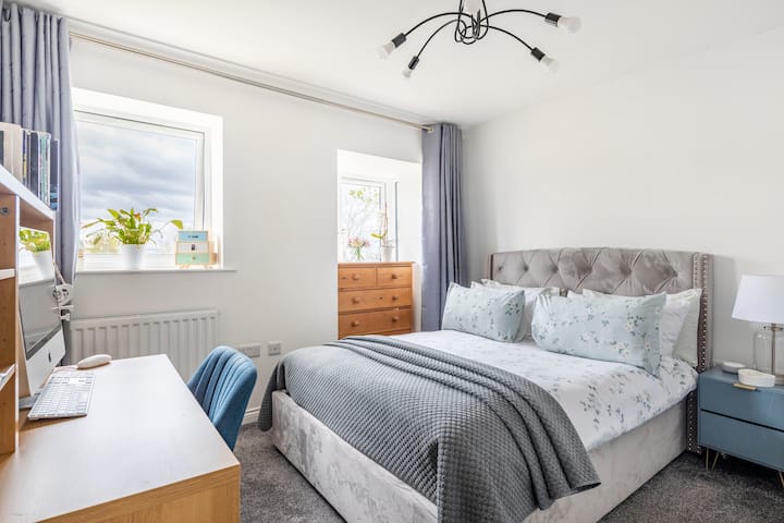 Luxury Double Bedroom, Free Wi-fi And Parking - Bedford