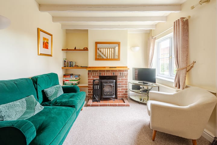 Two Bedroom Cottage (Rural Setting Just Off A1) - Nottinghamshire