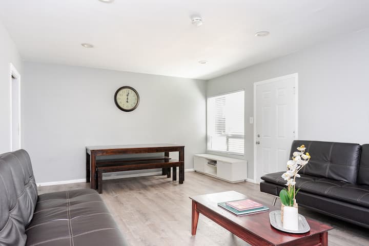 Lovely One Bedroom With Onsite Parking Near Sofi - Manhattan Beach, CA