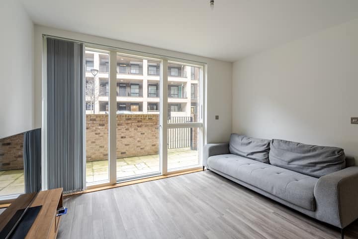 New 3 Bedroom Flat In Stratford (E20) -