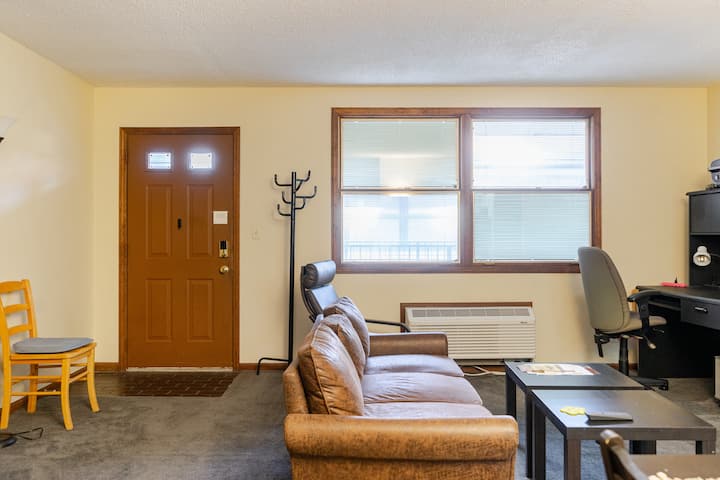 1 Bd Condo By Downtown,park,lake - 