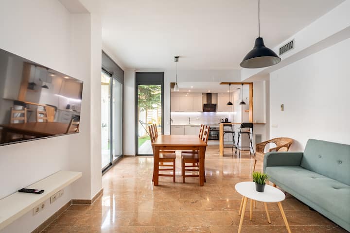 Oasis Fenals: 90m² Terrace Swimming Pool & Parking - Costa Brava