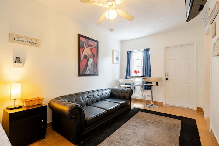 Lovely Space In Shorecrest. - Miami, FL