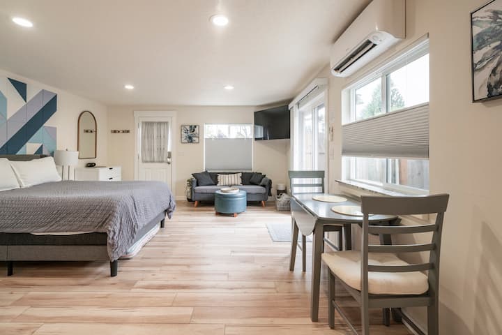 Studio With Private Hot Tub And Full Kitchen - Eugene, OR