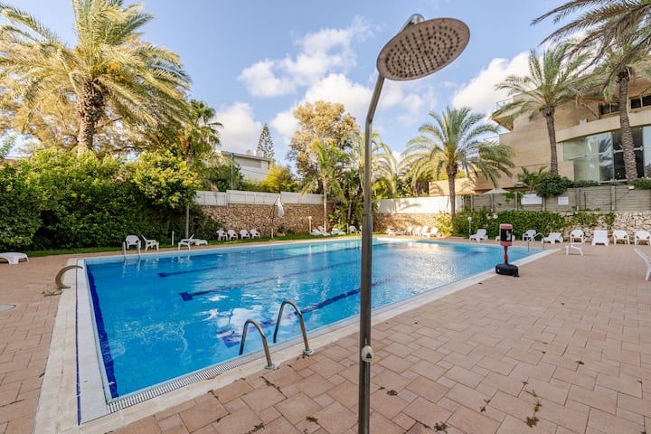 Herzliya Pituach Apartment With Pool, By The Beach - Israel