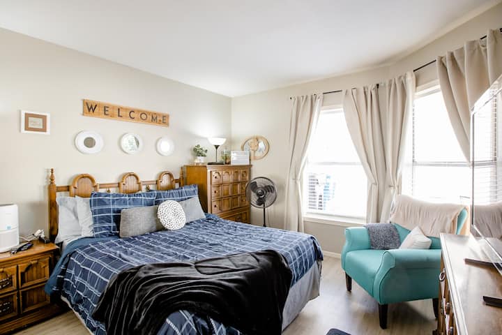 Cozy Bedroom + Bathroom In Suburban North Phoenix - Phoenix, AZ