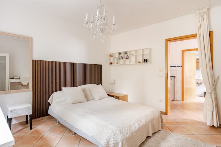 Central & Gorgeous Own Studio In Green Surrounding - Düsseldorf