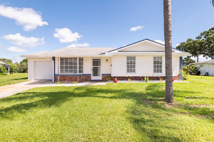 King Bed, Sleeps 8, Garden, Free Park & Beach Prox - Palm Bay