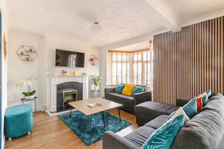 Beautiful 3 Bedroom House With Garden + Parking - 牛津