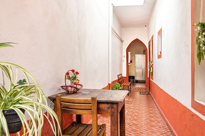 “El Patio Rojo”
Casa Colonial En Centro Histórico. - Querétaro