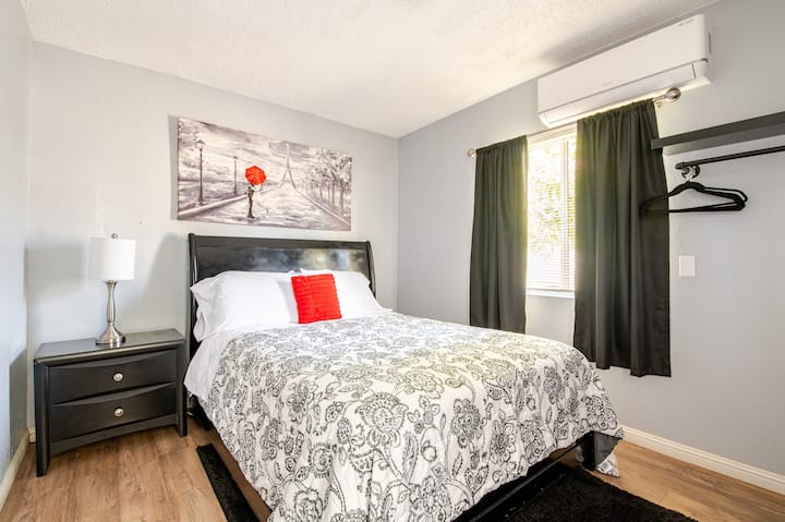 Relaxing Retreat: Spacious Guesthouse Near La/oc - Pico Rivera, CA
