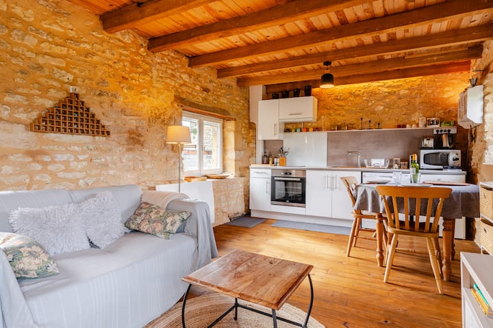 Maison Semi-troglodytique à La Campagne. - Périgord