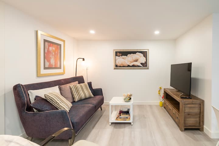 Lovely Clean Room With Hot Tub And Pool Access - バンクーバー