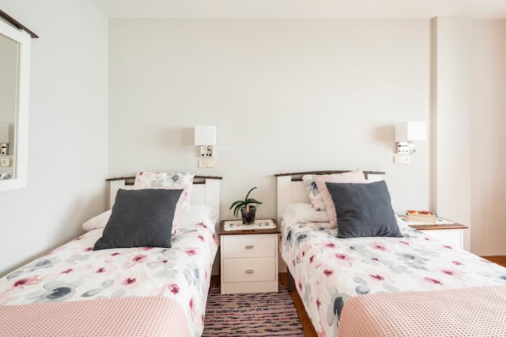 Twin Bed & Private Bath In Negreira - Brión