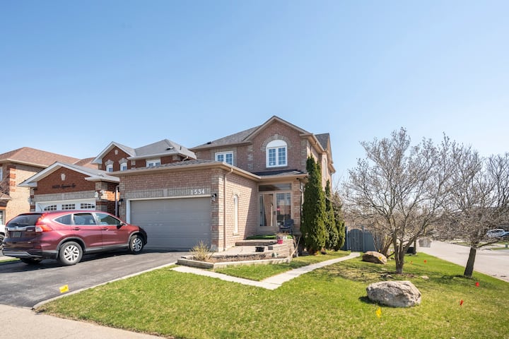 Beautiful 1br Unit @ Superb Location.. - Pickering