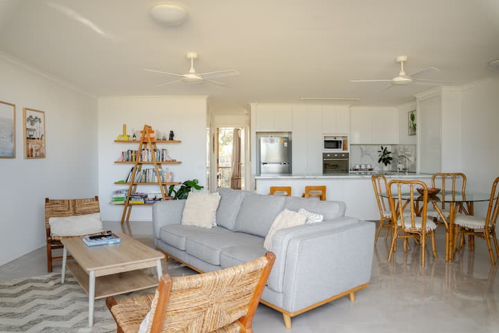 Walking Distance To Every Amenity In Coolum Beach! - Marcoola