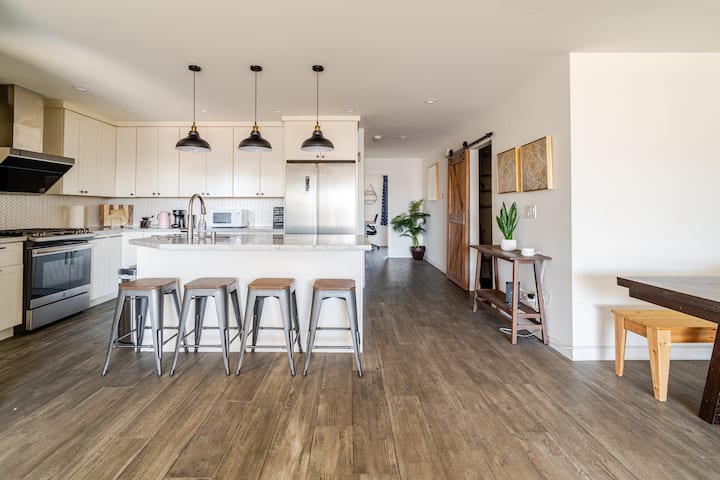 Spacious Sf Base: Open Kitchen + Walk To Bart/muni - San Francisco, CA