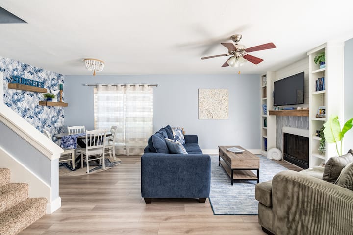 Family-friendly, Remodeled 2-bedroom Condo! - Tiki Island, TX