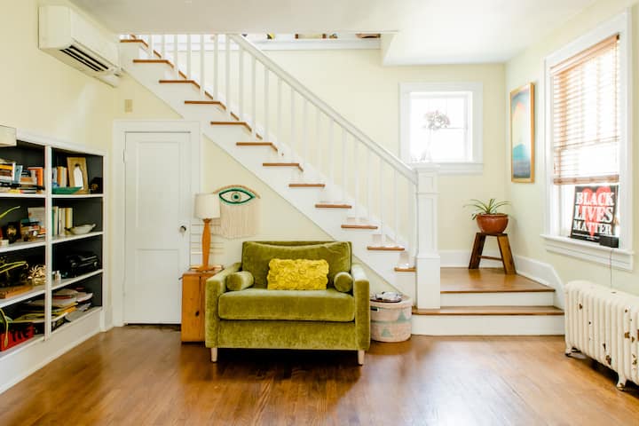 The Gillian: A Private Room In The Jungle House - Smith Mountain Lake, VA