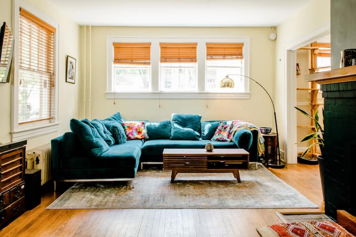 The Gillian: A Private Room In The Jungle House - Roanoke, VA