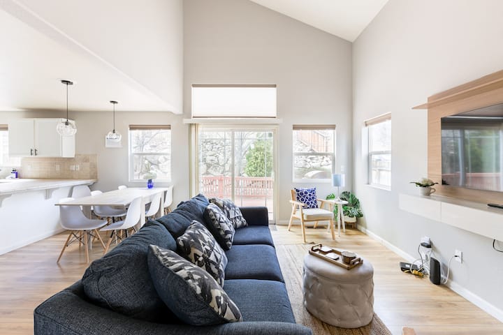 Designer Home Conveniently Located In Reno, Nv - Reno, NV