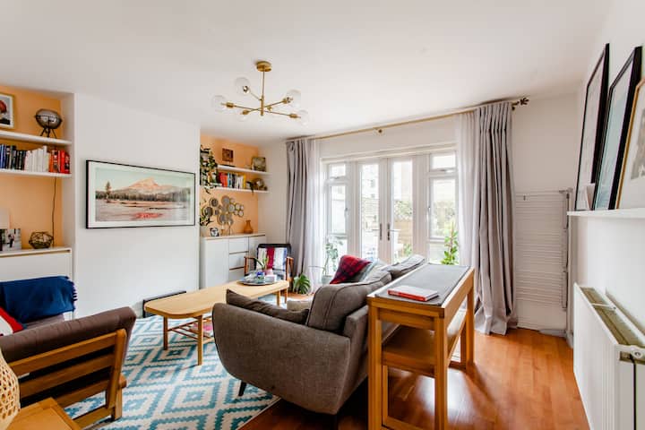 Bright & Airy Double Room In Old Street Shoreditch - London, UK