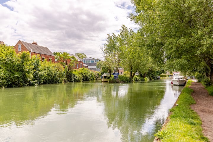 Charming Waterfront Townhouse - Oxford
