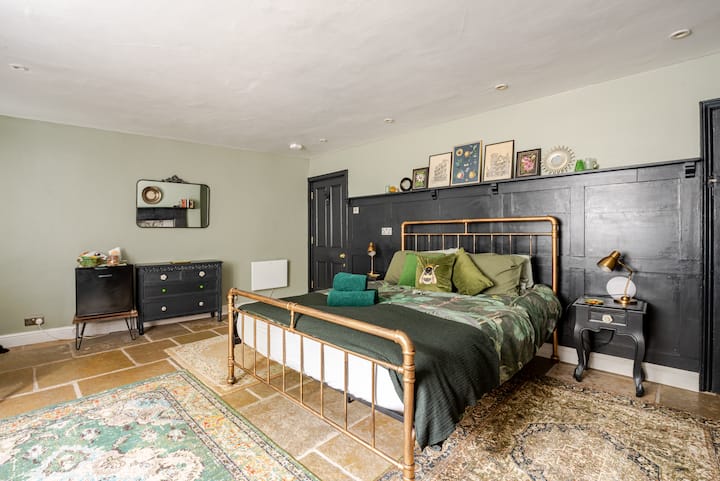 Inviting Vegan B&b, Clifton Georgian Townhouse. - Bristol